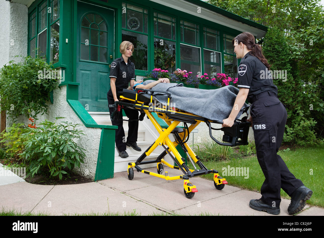 Female medical team wtih patient on stretcher Stock Photo - Alamy
