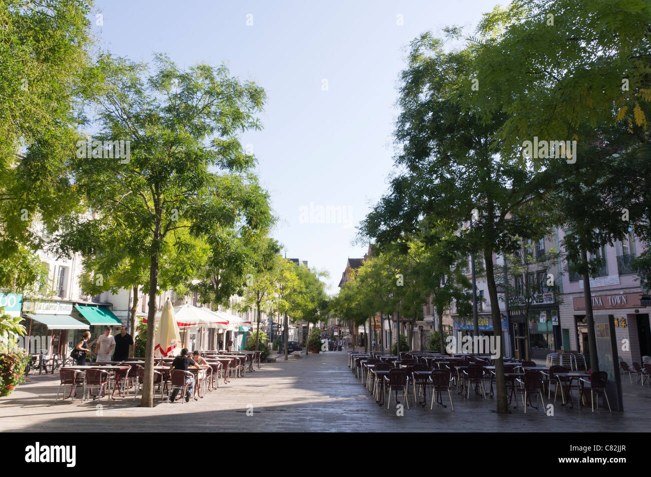Town centre square hi-res stock photography and images - Alamy