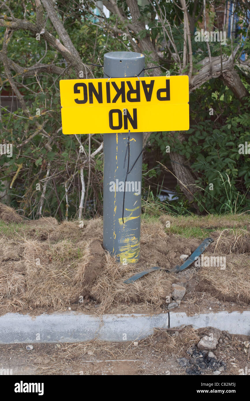 Upside down No Parking sign Stock Photo - Alamy