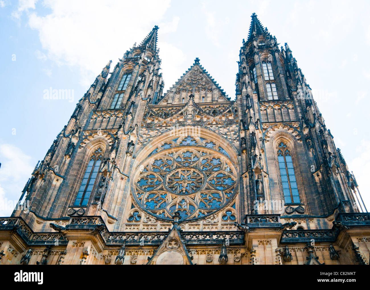 Beautiful gothic St. Vitus' Cathedral on Prague Castle with blue Sky ...