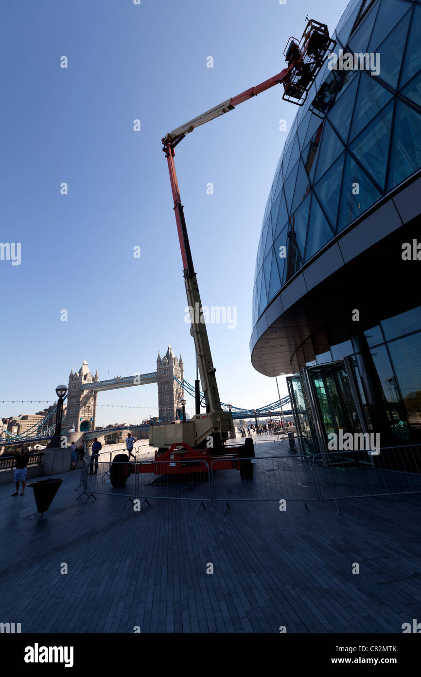 Tower bridge assembly building hi-res stock photography and images - Alamy