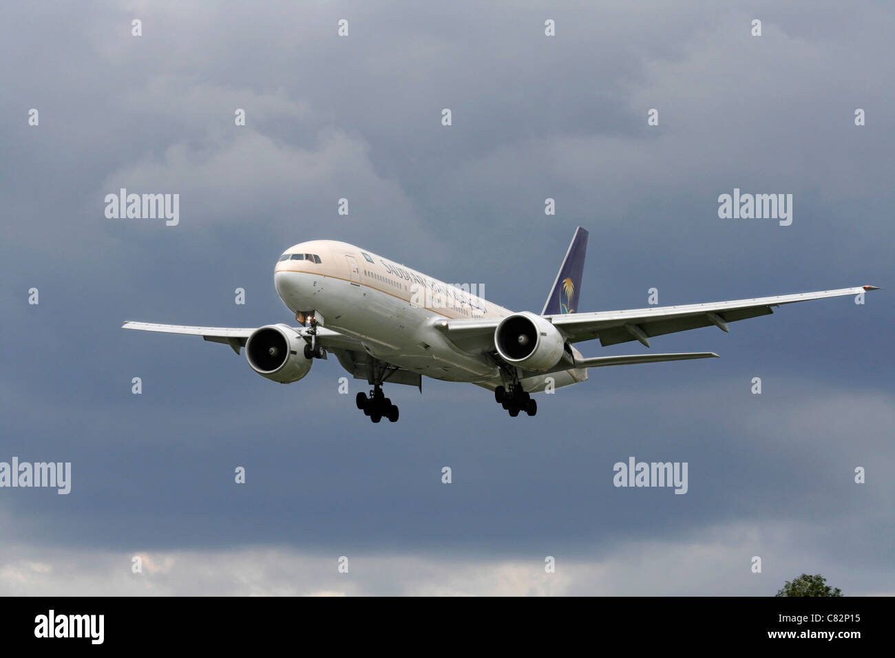 Aircraft boeing 777 saudi hi-res stock photography and images - Alamy