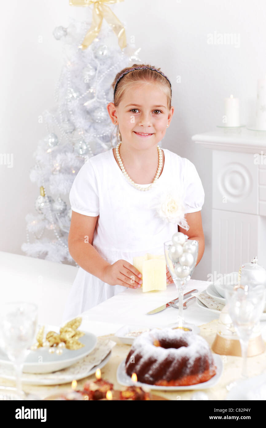 Child setting table for dinner hi-res stock photography and images - Alamy