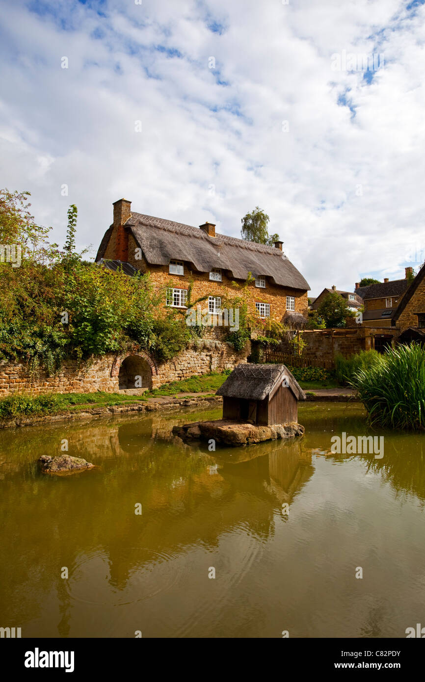 The village pond Wroxton Oxfordshire UK Stock Photo - Alamy