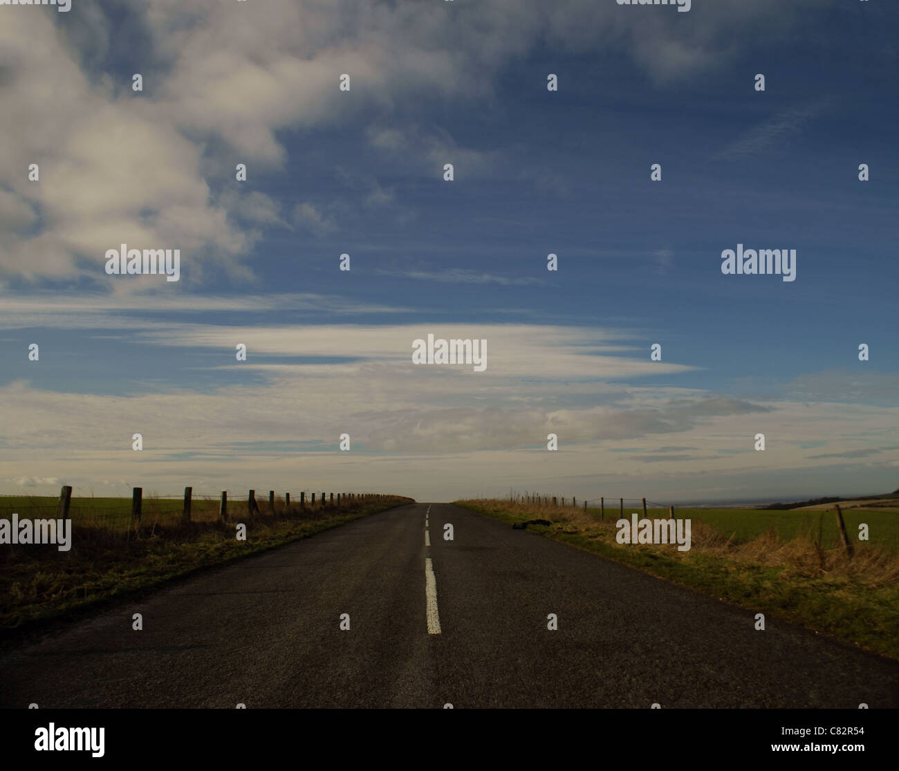 An empty road in the Yorkshire Wolds Stock Photo - Alamy