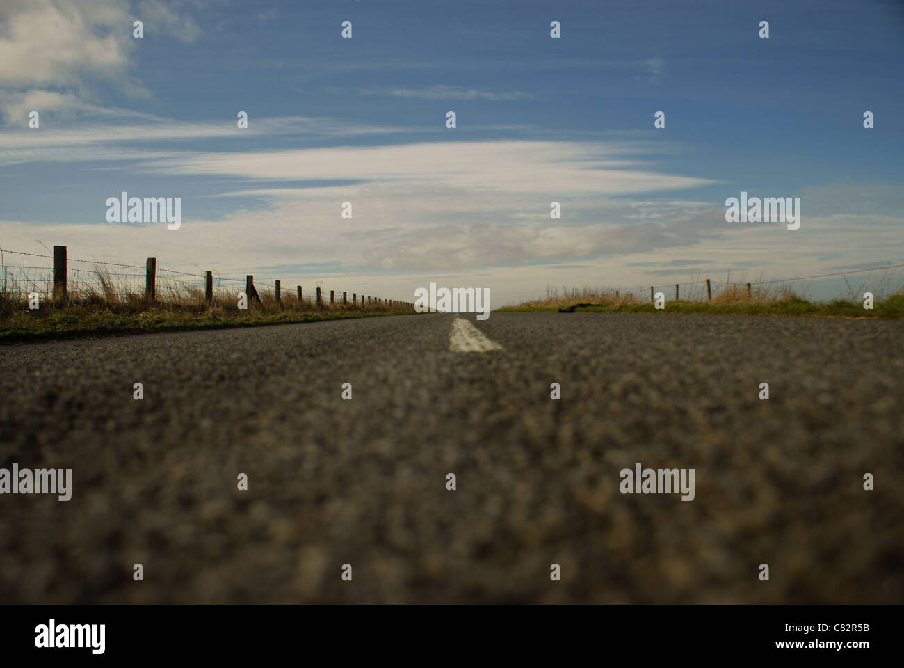 An empty road in the Yorkshire Wolds Stock Photo - Alamy