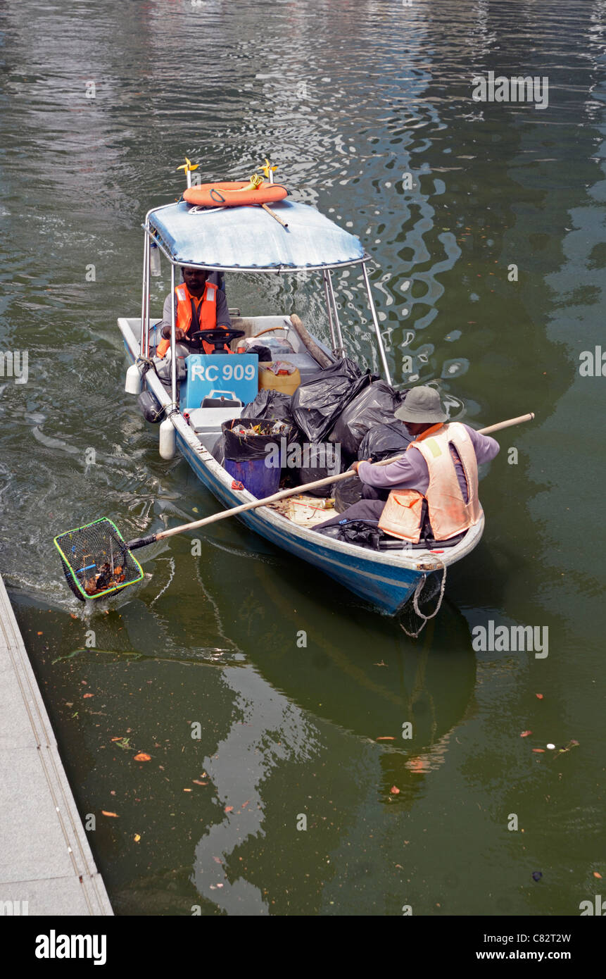 Cleansing Singapore River Stock Photo - Alamy