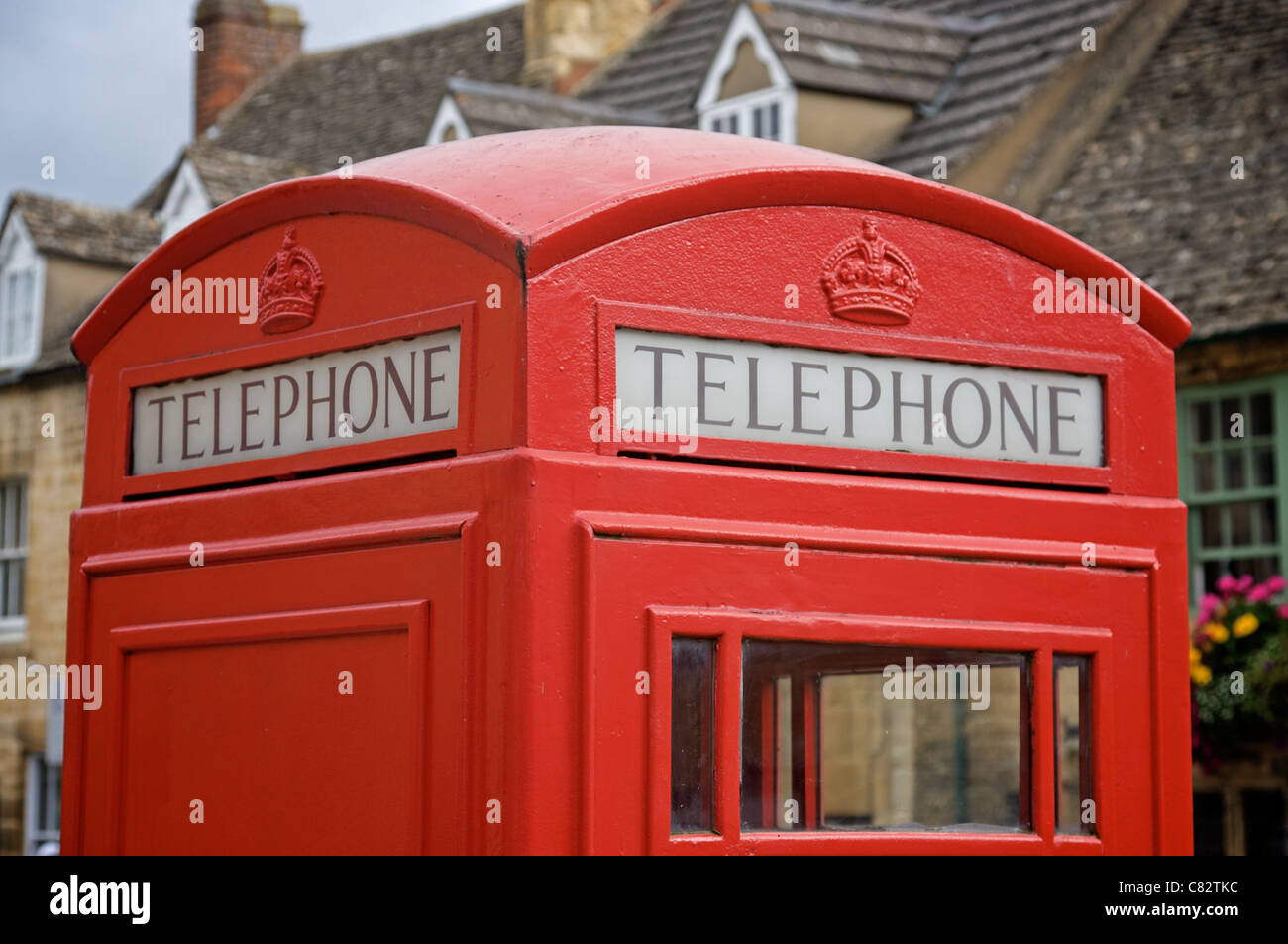Traditional red telephone box Stock Photo - Alamy