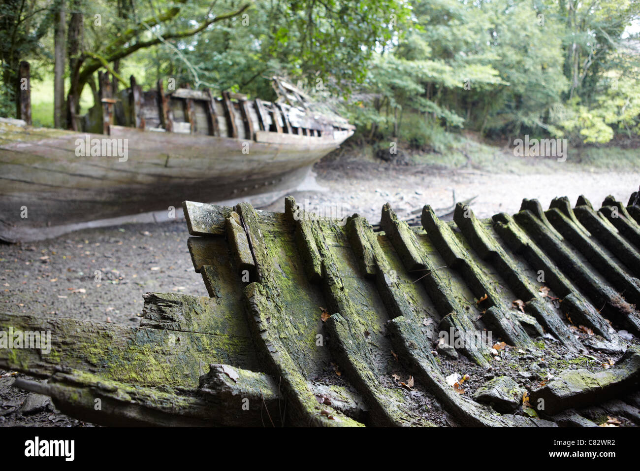 Run down boat hi-res stock photography and images - Alamy