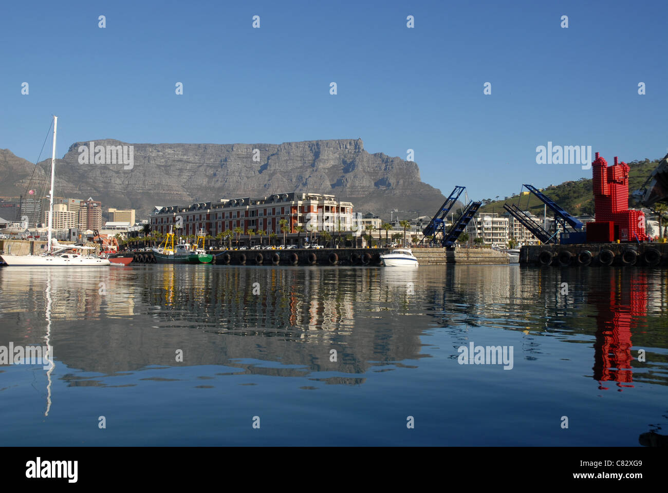 harbour, bridge & Table Mountain, V&A Waterfront, Cape Town, Western ...