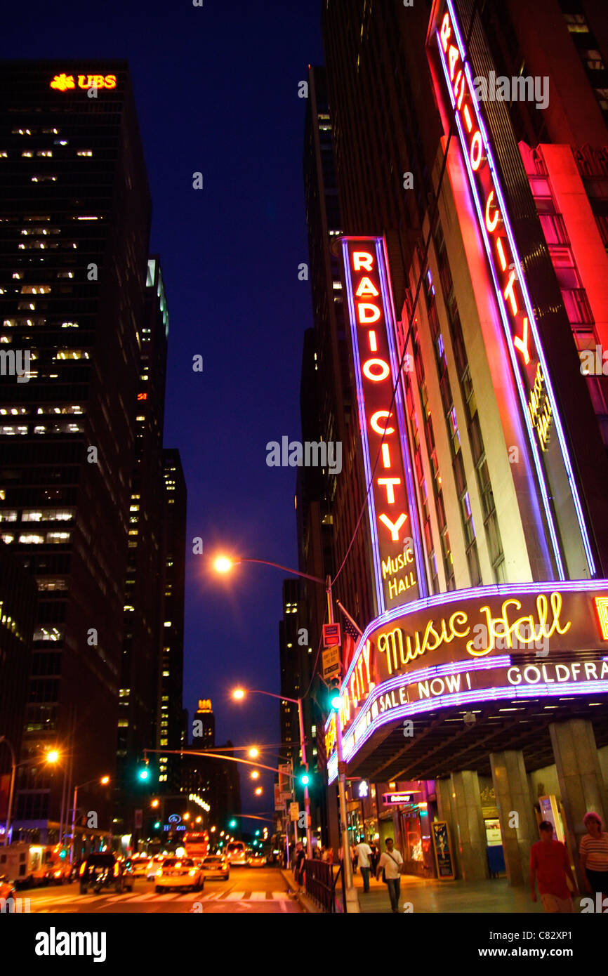 Music in midtown hi-res stock photography and images - Alamy