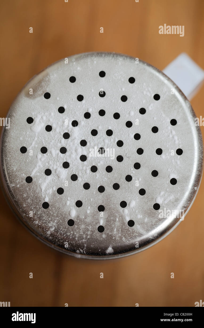 Flour shaker hi-res stock photography and images - Alamy