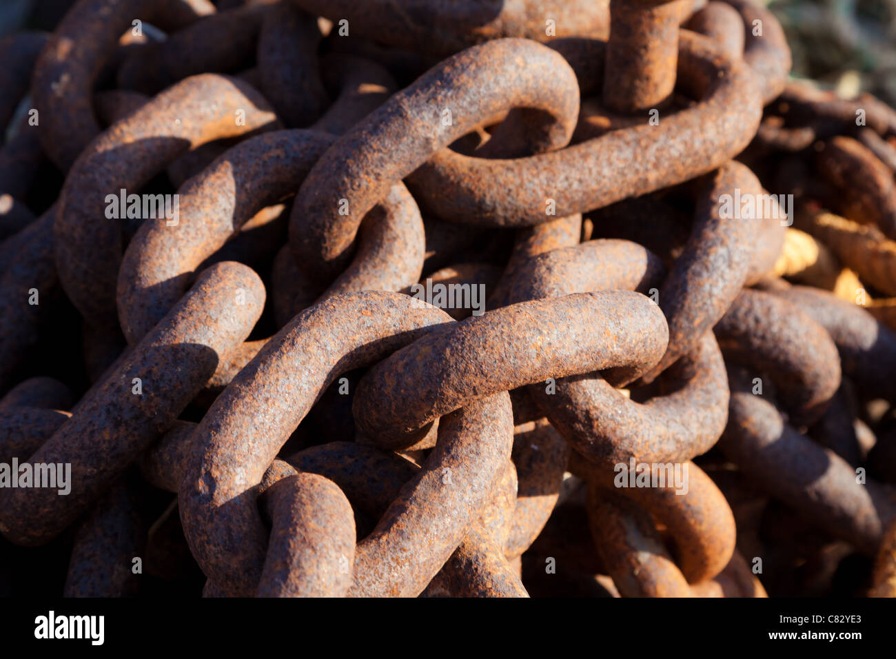 Rusty chain links Stock Photo - Alamy