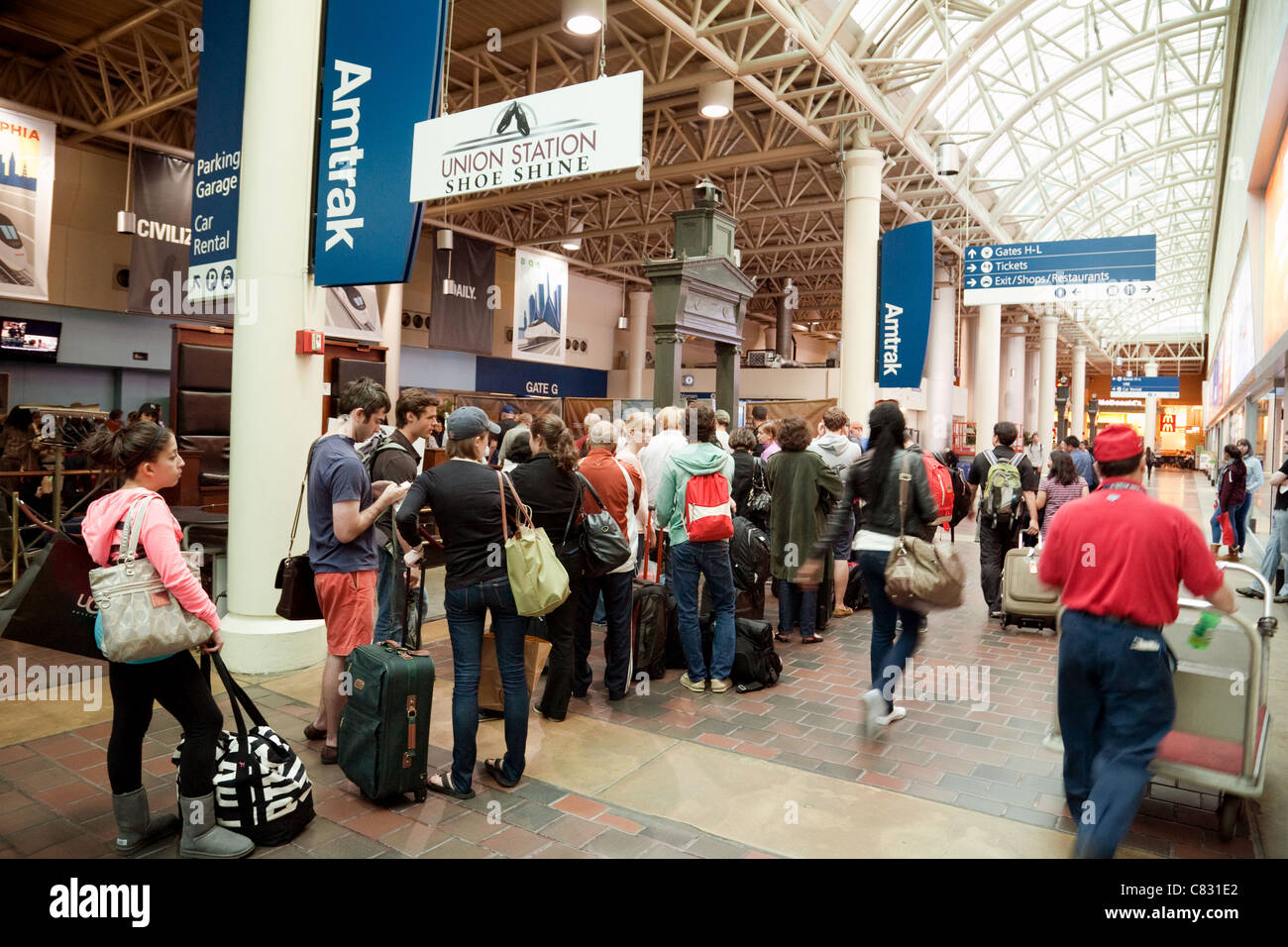 Amtrak train at station hi-res stock photography and images - Alamy