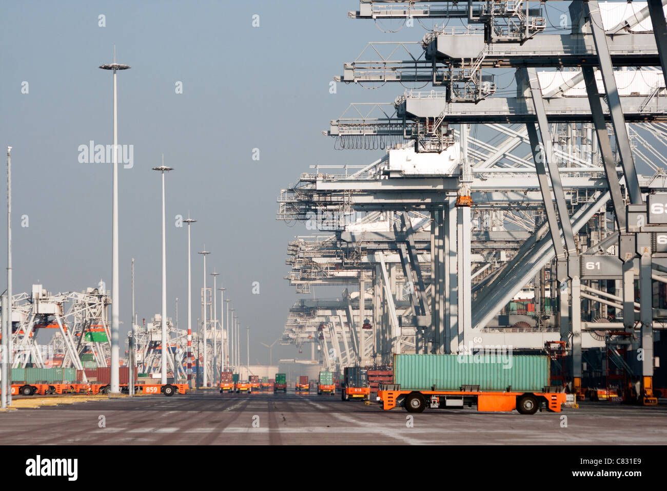 Trucks containers in sea dock hi-res stock photography and images - Alamy