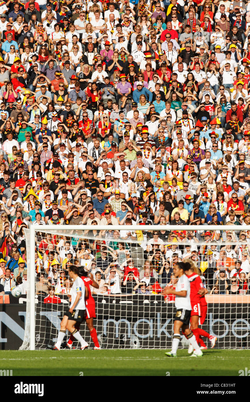 Stadium Crowd High Resolution Stock Photography and Images - Alamy