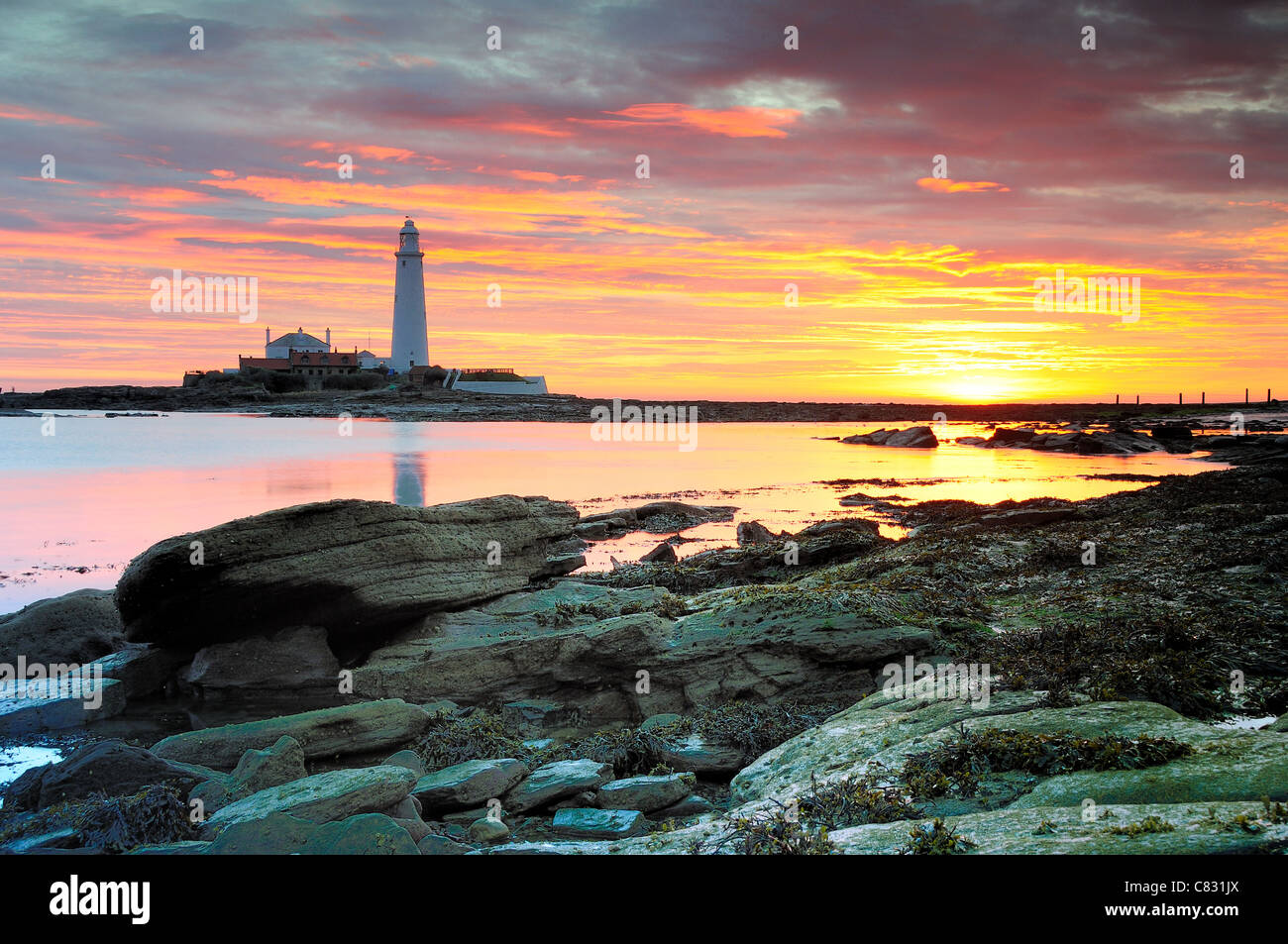 Lighthouse inshore hi-res stock photography and images - Alamy