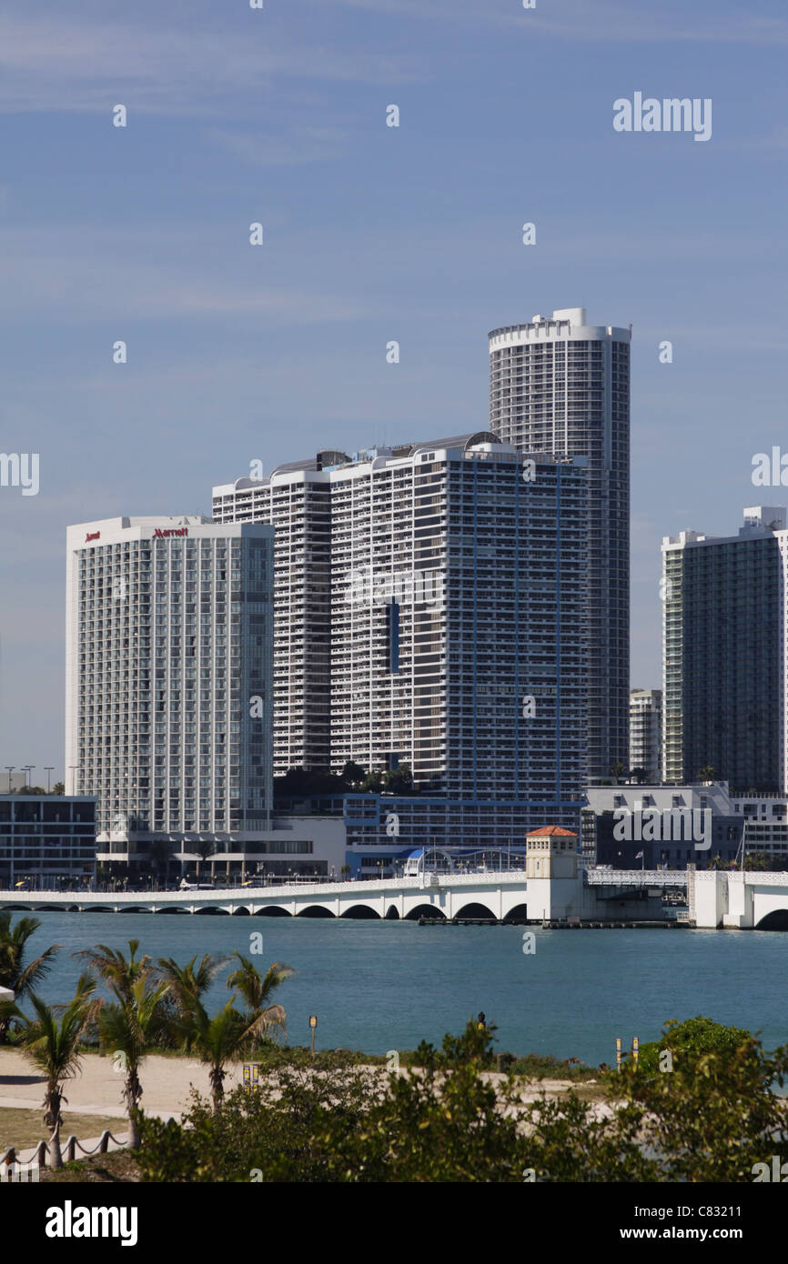 Buildings and beach hi-res stock photography and images - Alamy