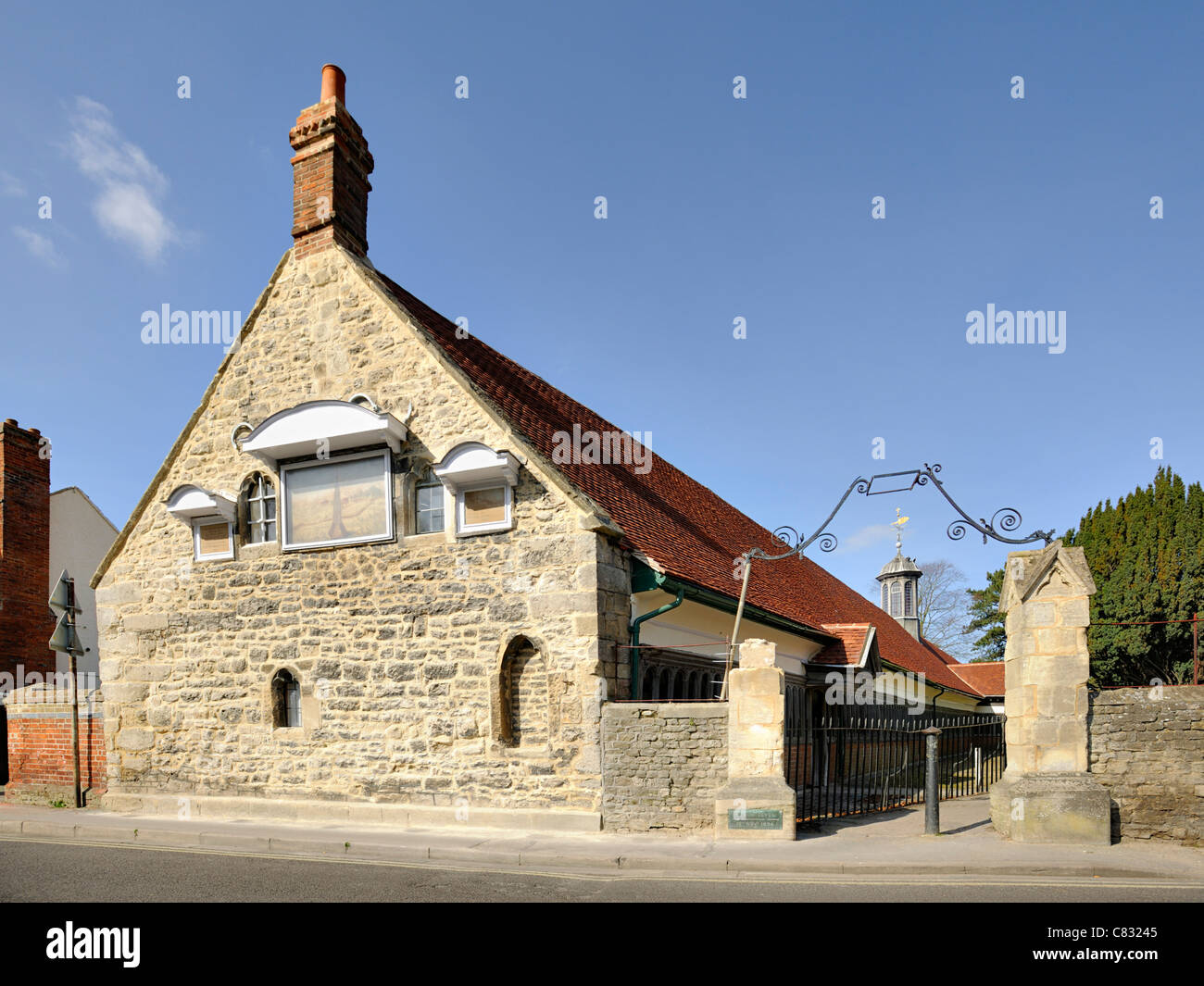Medieval british alley hi-res stock photography and images - Alamy
