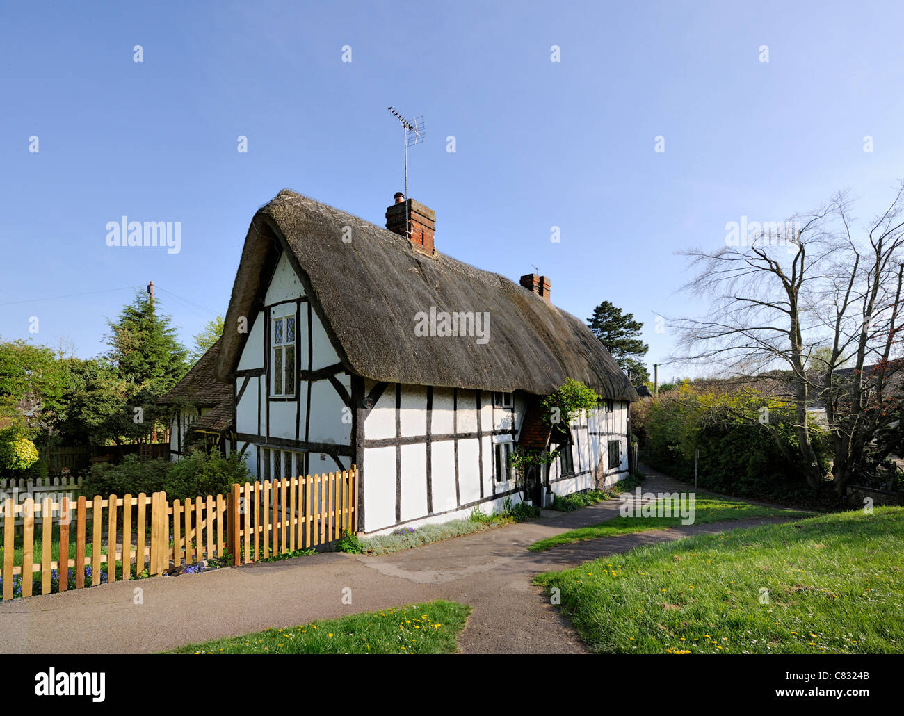 Thatched timber framed old house hi-res stock photography and images ...