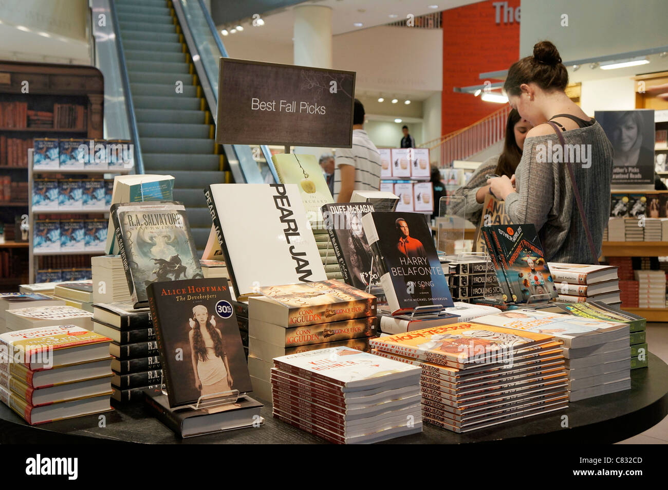 People browsing and shopping in a Bookstore, Best Fall Picks of 2011 ...