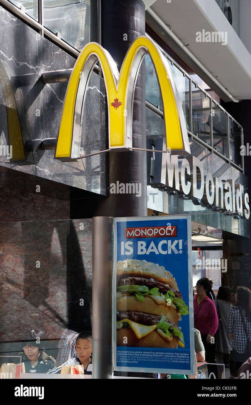 Mcdonalds sign and logo hi-res stock photography and images - Alamy