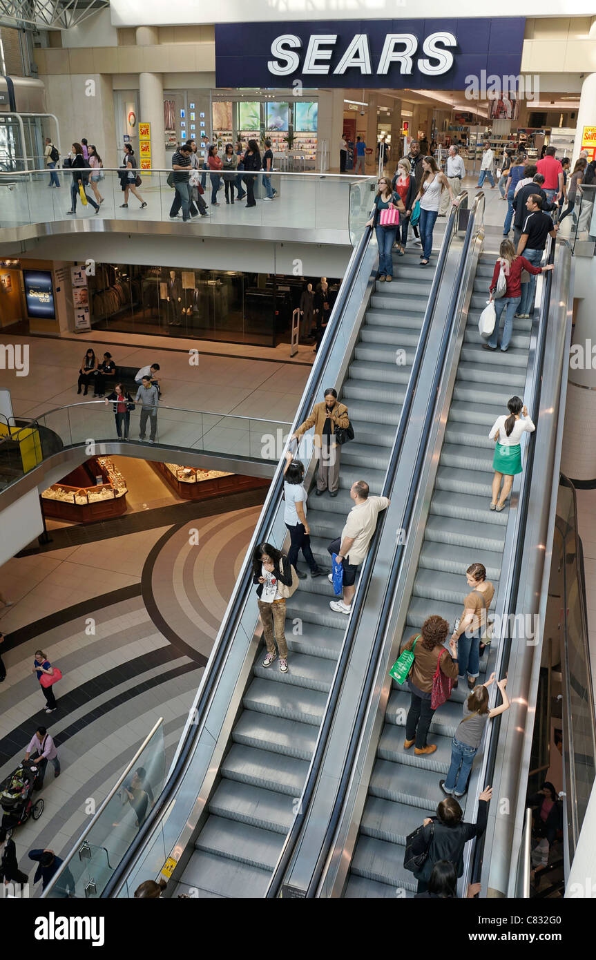 Shopping mall escalators hi-res stock photography and images - Alamy