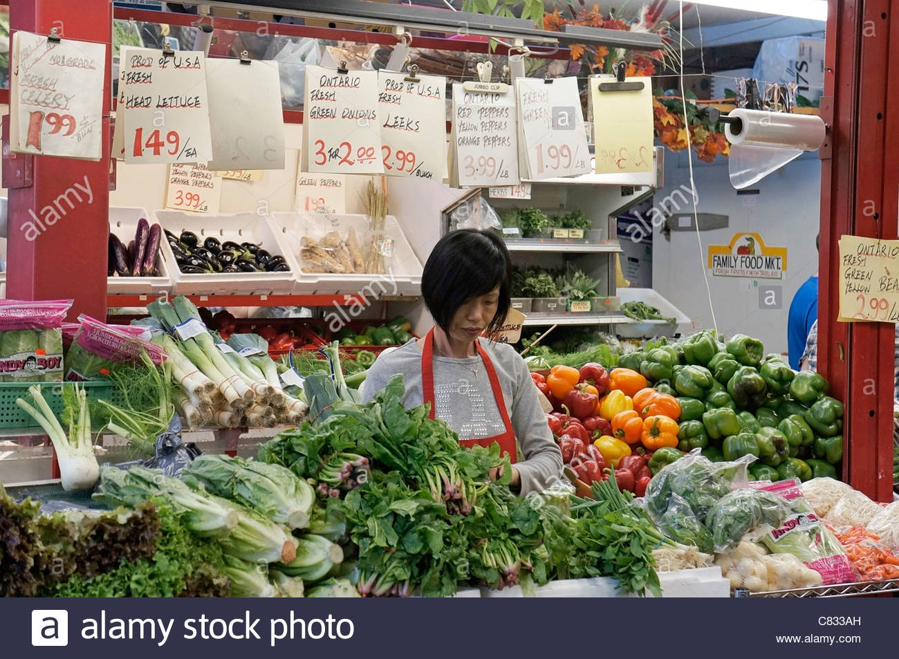 Vegetable Seller Stock Photos & Vegetable Seller Stock Images - Alamy