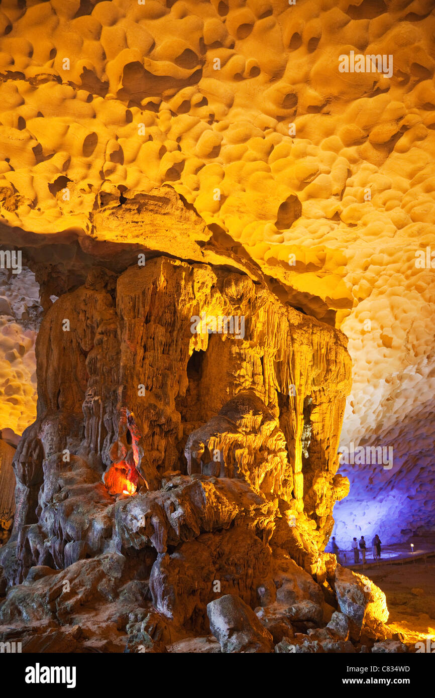 Vietnam, Halong Bay, Sung Sot Cave aka Surprise Cave Stock Photo - Alamy