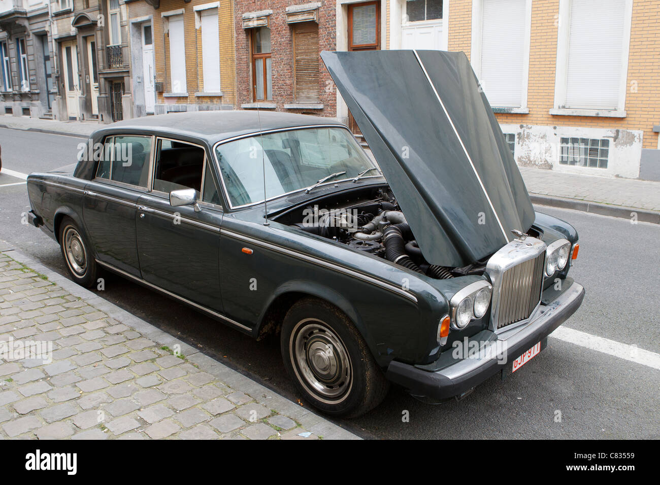 1980 T2 bentley motor car hood open bonnet up broken down Stock Photo ...