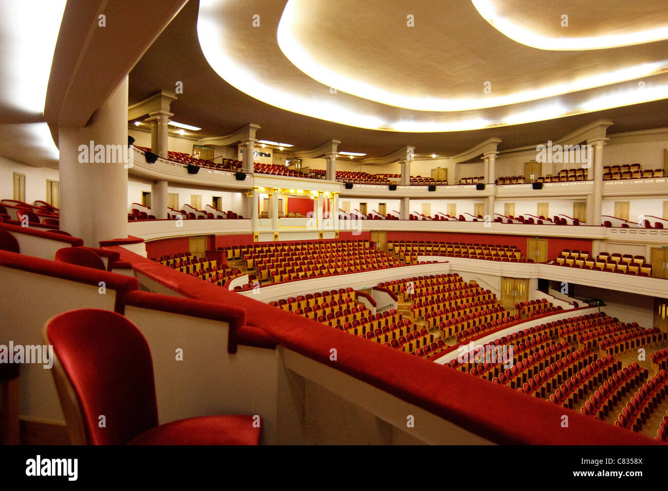 The Brussels opera house is officially called Le Théâtre Royal de la ...