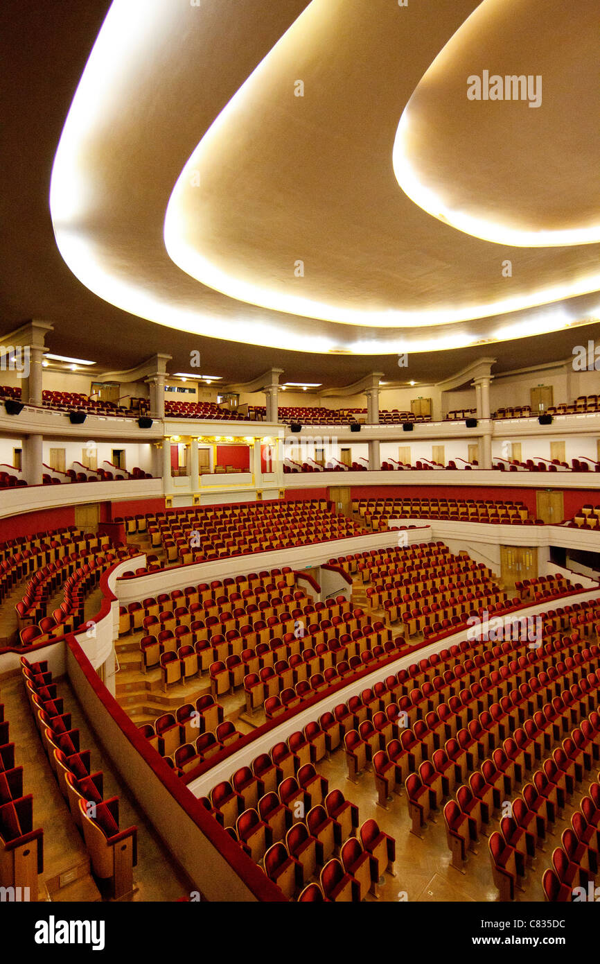 The Brussels opera house is officially called Le Théâtre Royal de la ...