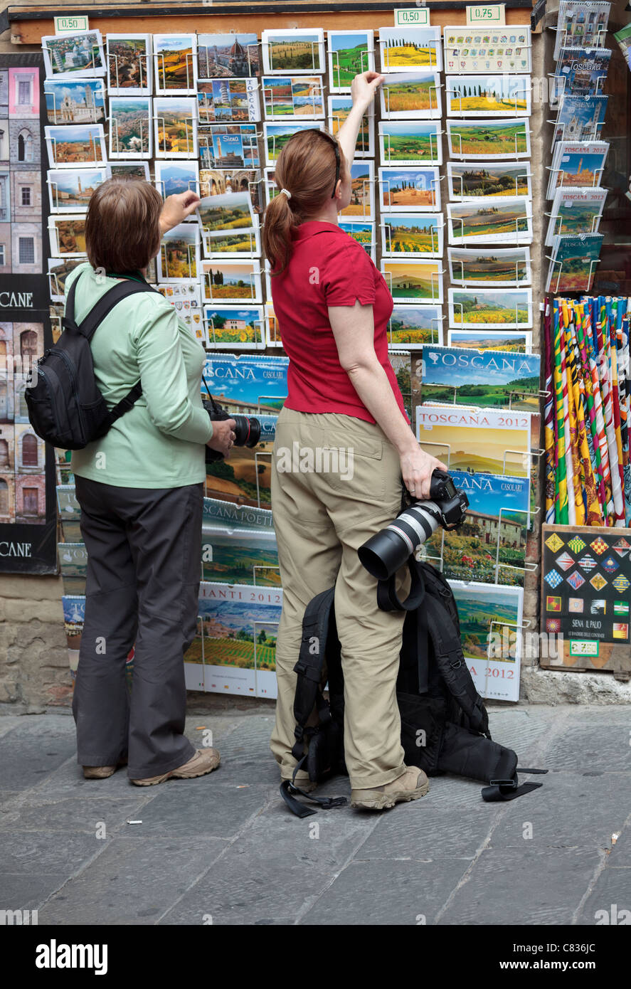 Postcards On Rack Stock Photos & Postcards On Rack Stock Images - Alamy