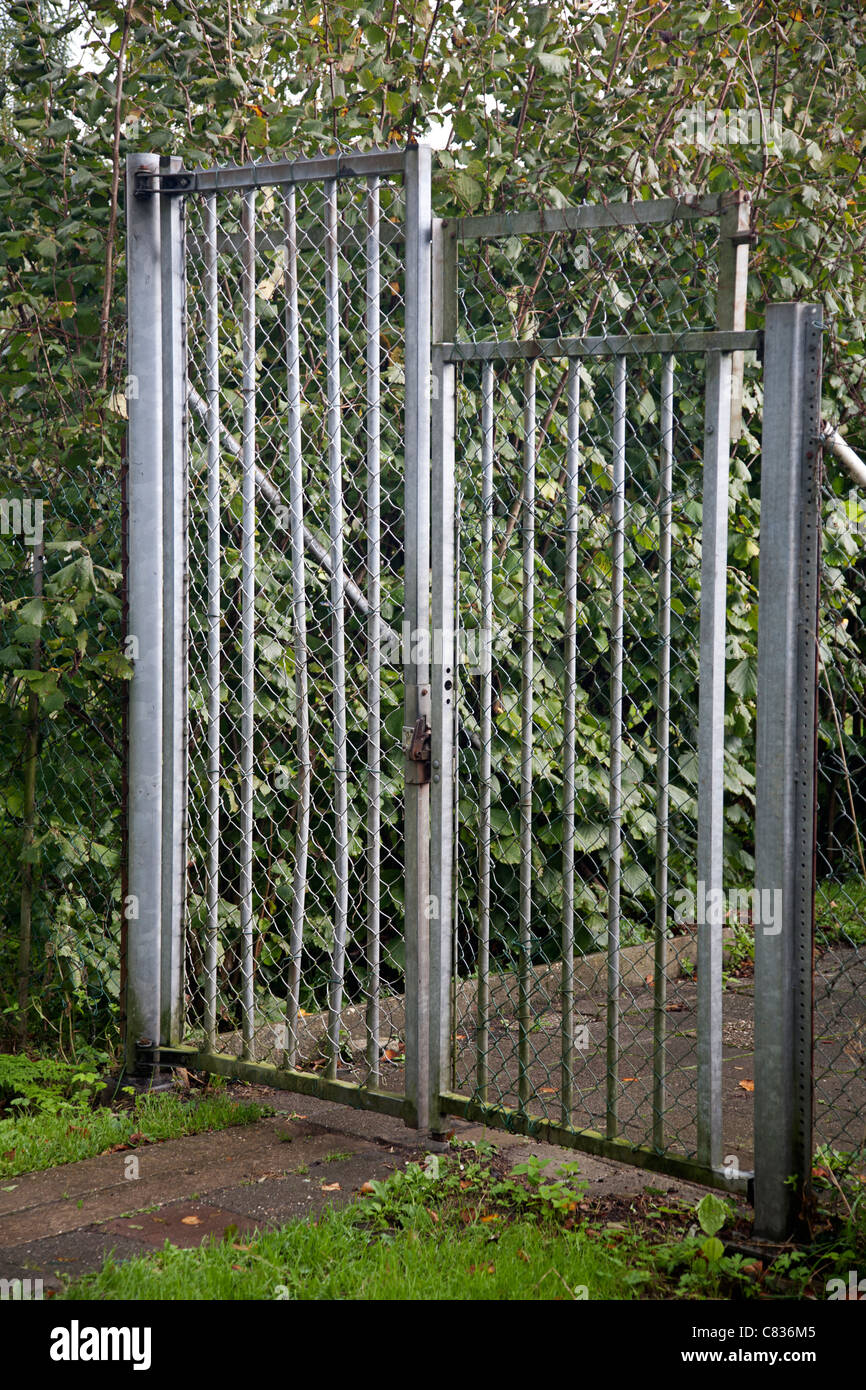 Grey iron gate hi-res stock photography and images - Alamy