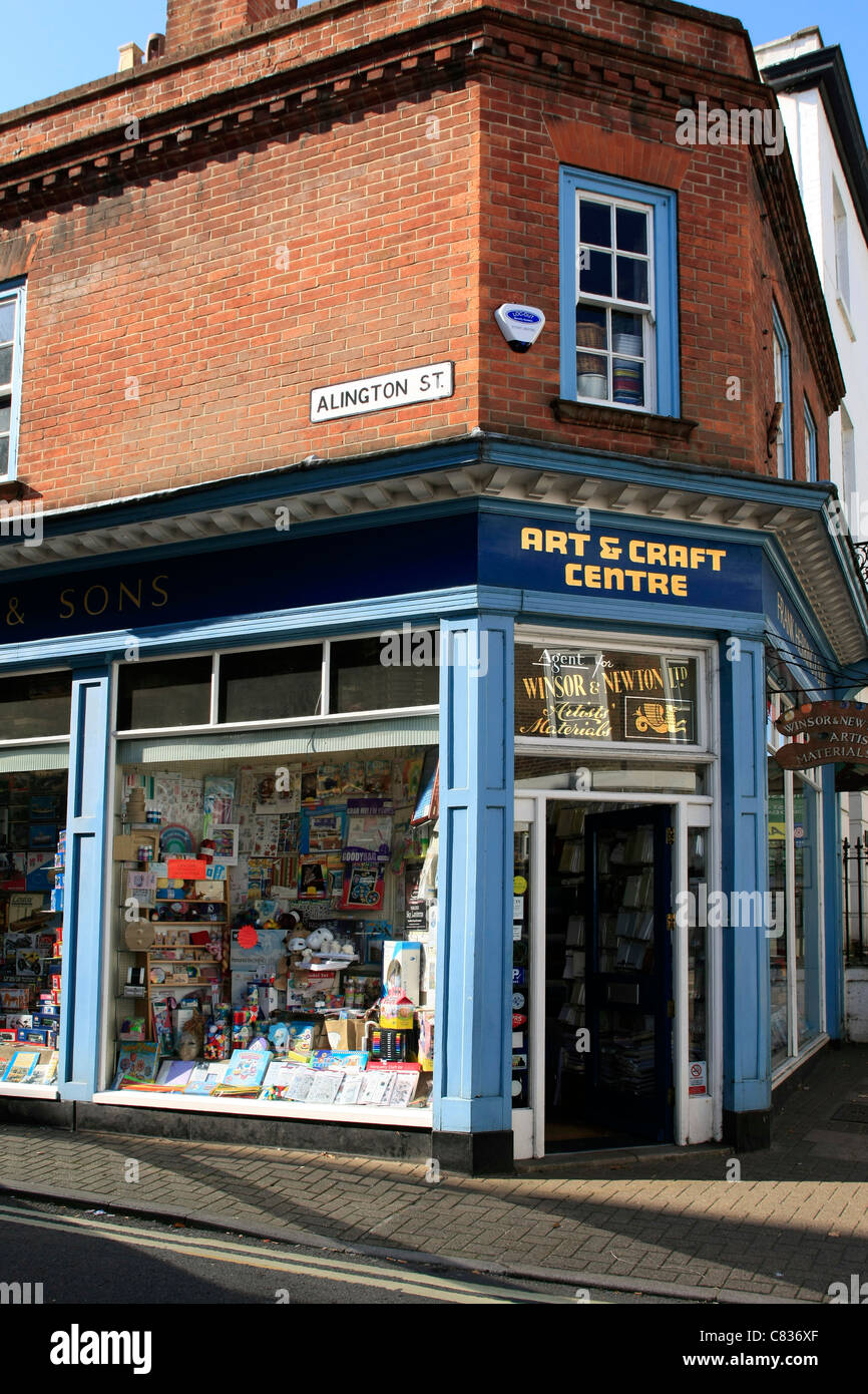 An old fashioned Art/Crafts Shop in Dorchster Dorset Stock Photo - Alamy