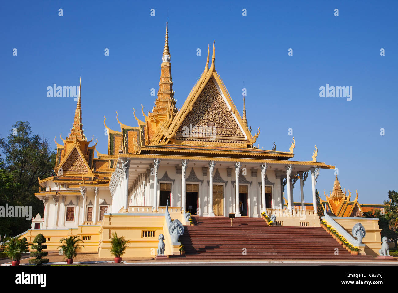 Cambodia, Phnom Penh, The Royal Palace, The Throne Hall Stock Photo - Alamy
