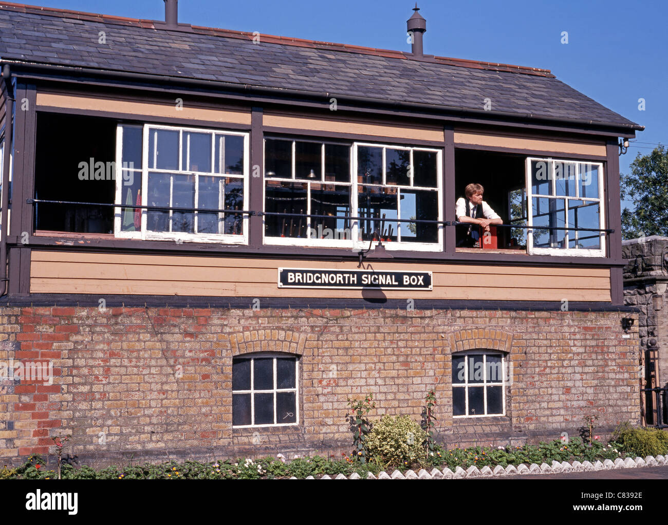 Railway signal boxes hi-res stock photography and images - Alamy