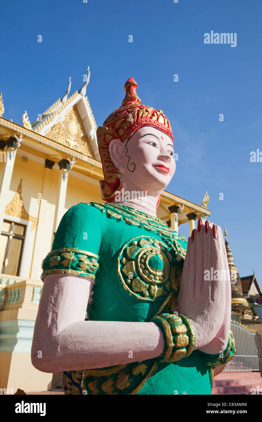 Cambodia, Phnom Penh, Statues in Wat Botum Stock Photo - Alamy