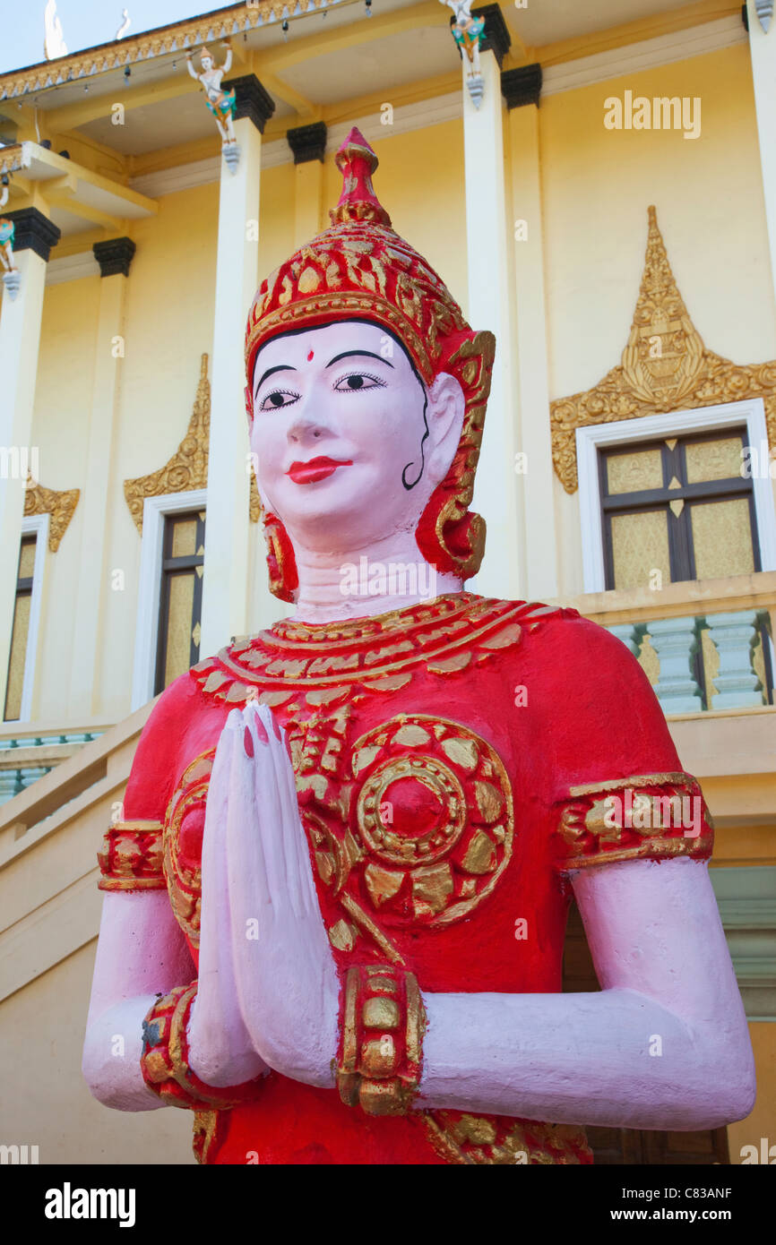 Cambodia, Phnom Penh, Statues in Wat Botum Stock Photo - Alamy