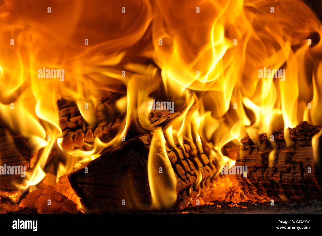 Burning wood fire close-up Stock Photo - Alamy