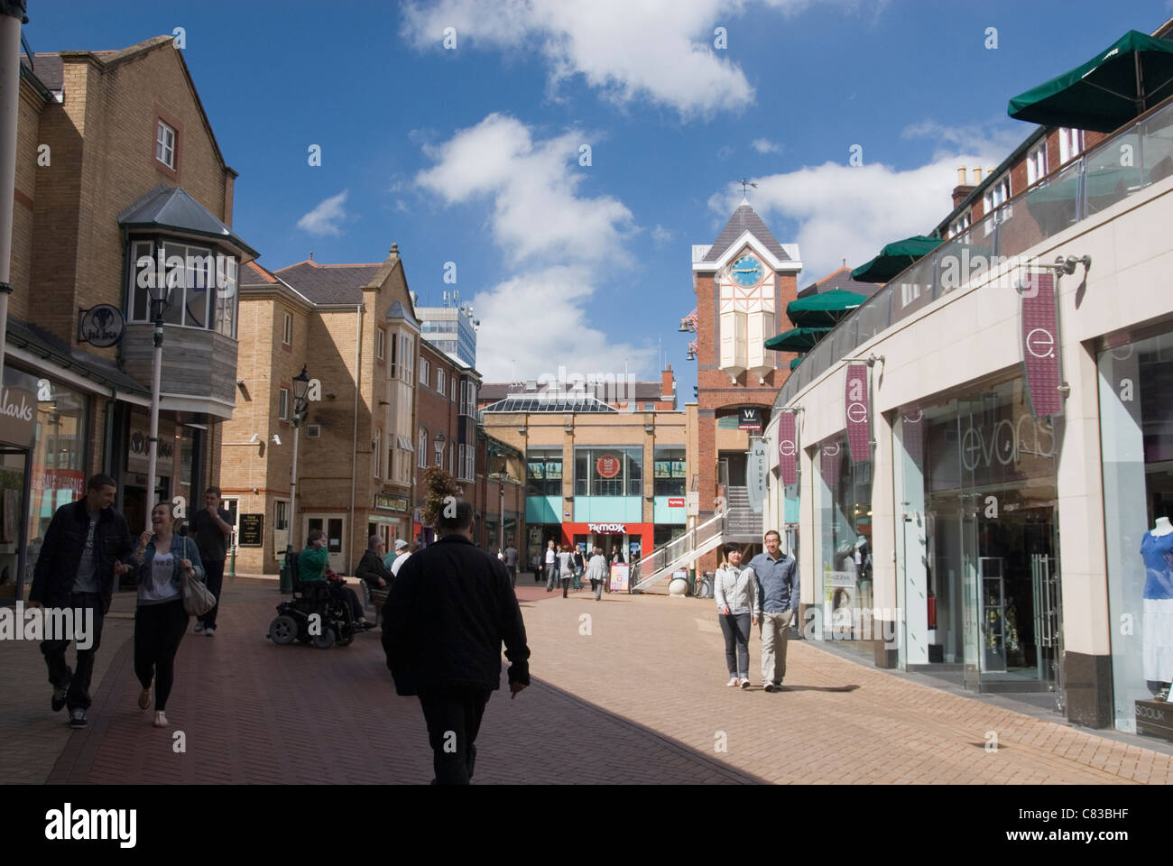 Busy Shopping Day in Orchard Square Pedestrianised Shopping Centre ...