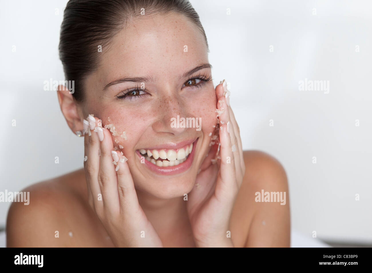 Woman scrubbing sugar on her face Stock Photo - Alamy