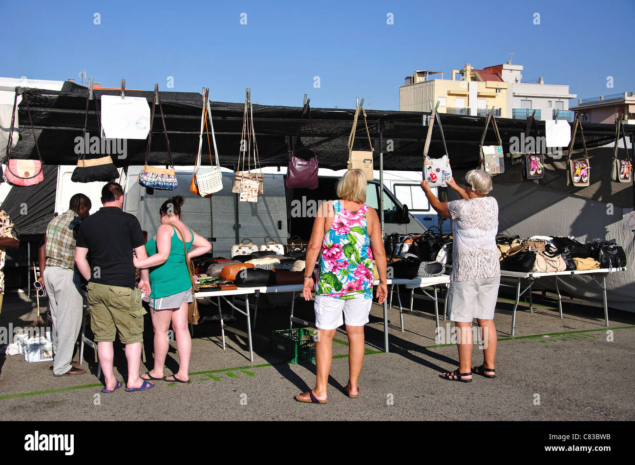 Handbags handbag market stall hi-res stock photography and images - Alamy