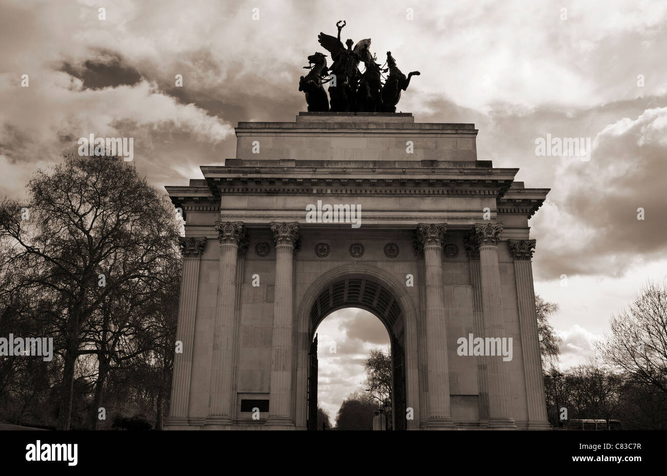 A moody image of the Wellington Arch in London, UK Stock Photo - Alamy