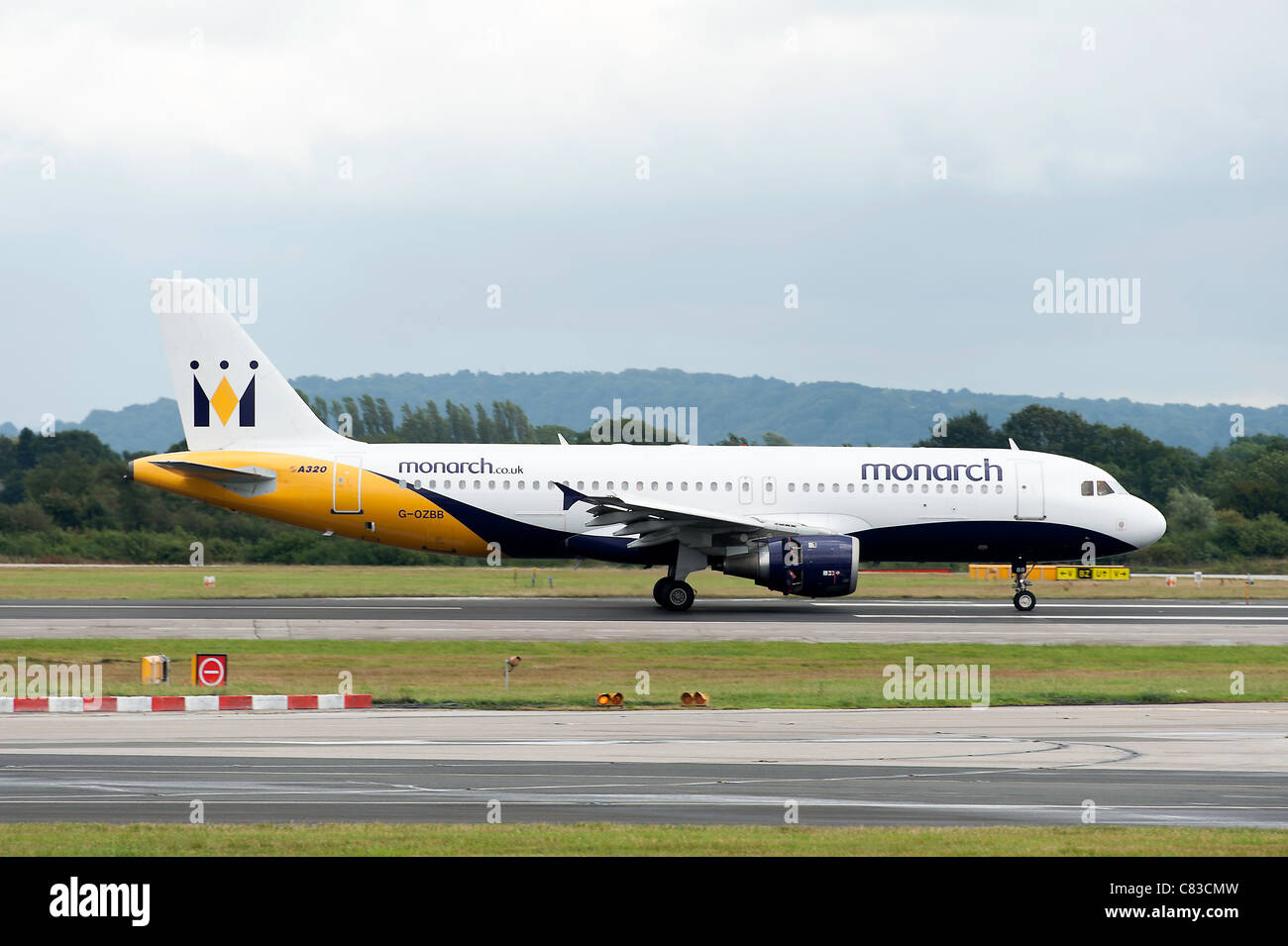 Monarch Airlines Airbus A320-212 Airliner G-OZBB Landing at Manchester ...