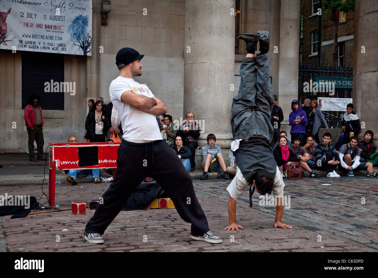 Street performer covent garden hi-res stock photography and images - Alamy