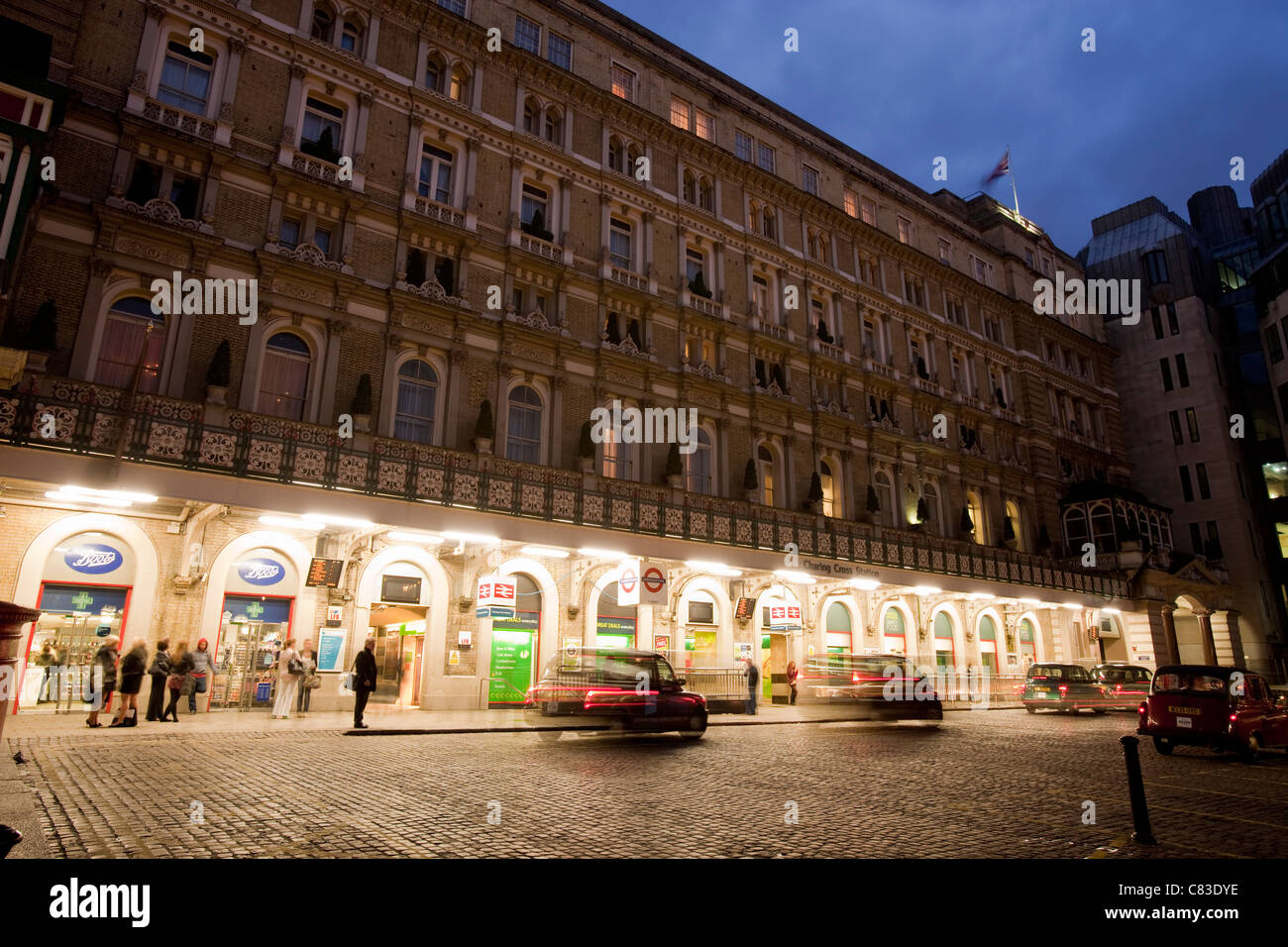 Taxi charing cross station hi-res stock photography and images - Alamy