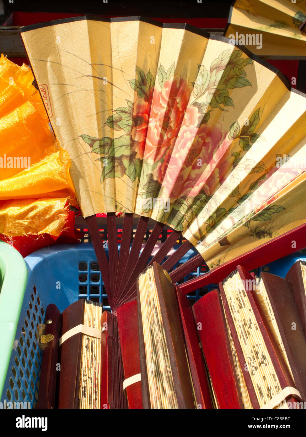 Traditional culture paper handheld hi-res stock photography and images ...