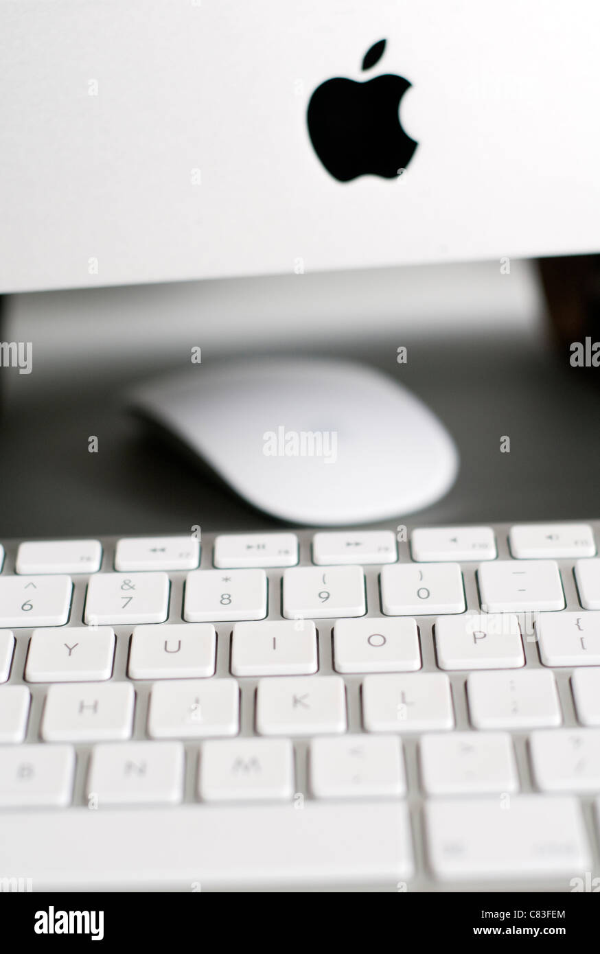 Apple macintosh computer logo hi-res stock photography and images - Alamy