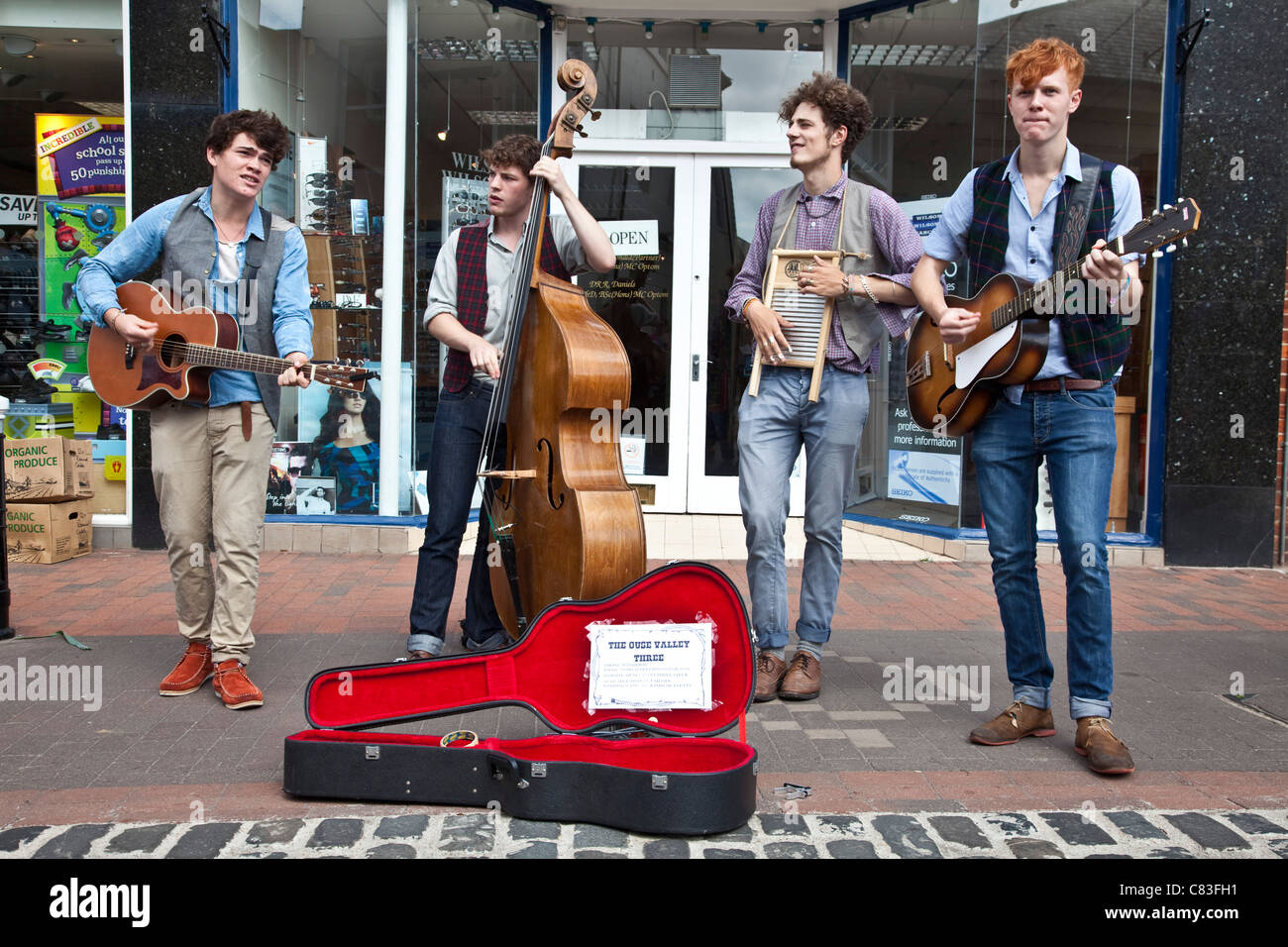 Young men busking hi-res stock photography and images - Alamy